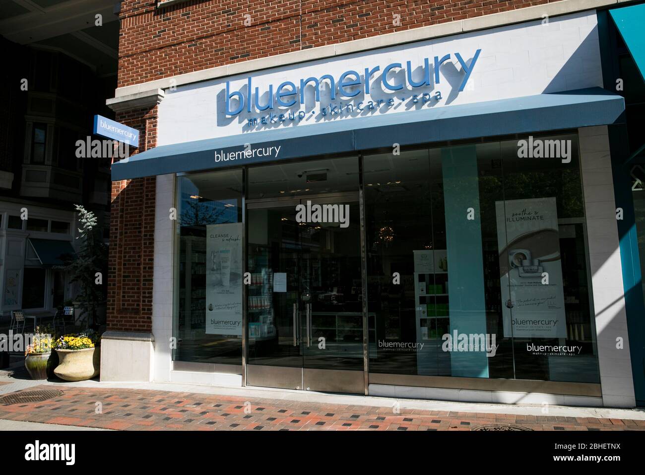 Mercury logo hi-res stock photography and images - Alamy