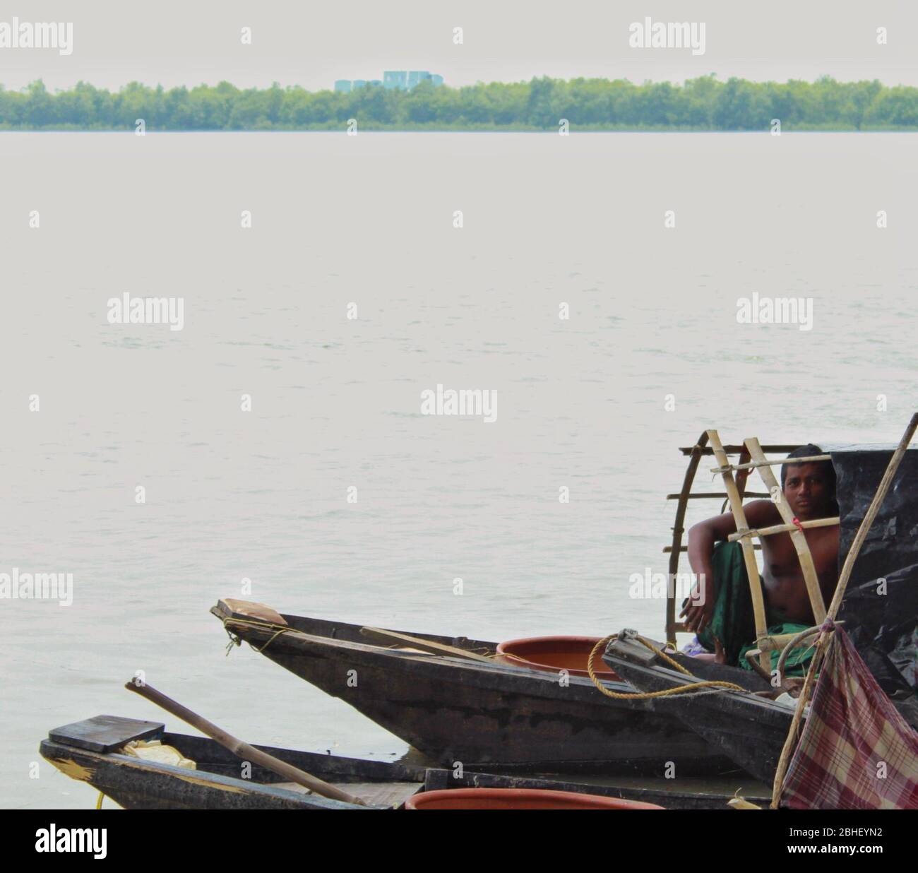 Canning, India. 25th Apr, 2020. Their main livelihood is fishing ...