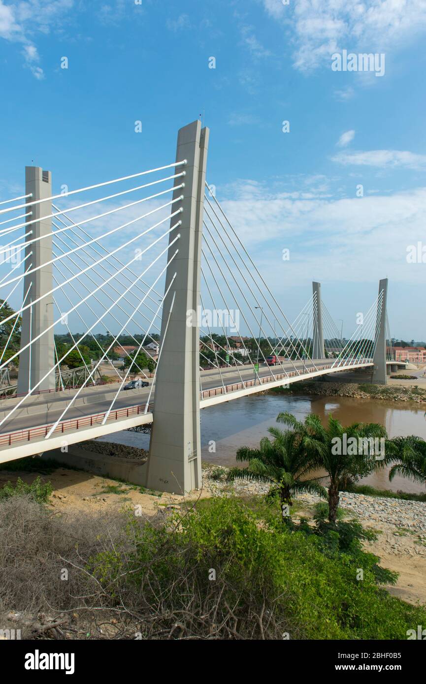 Bridge over the catumbela river hi-res stock photography and images - Alamy