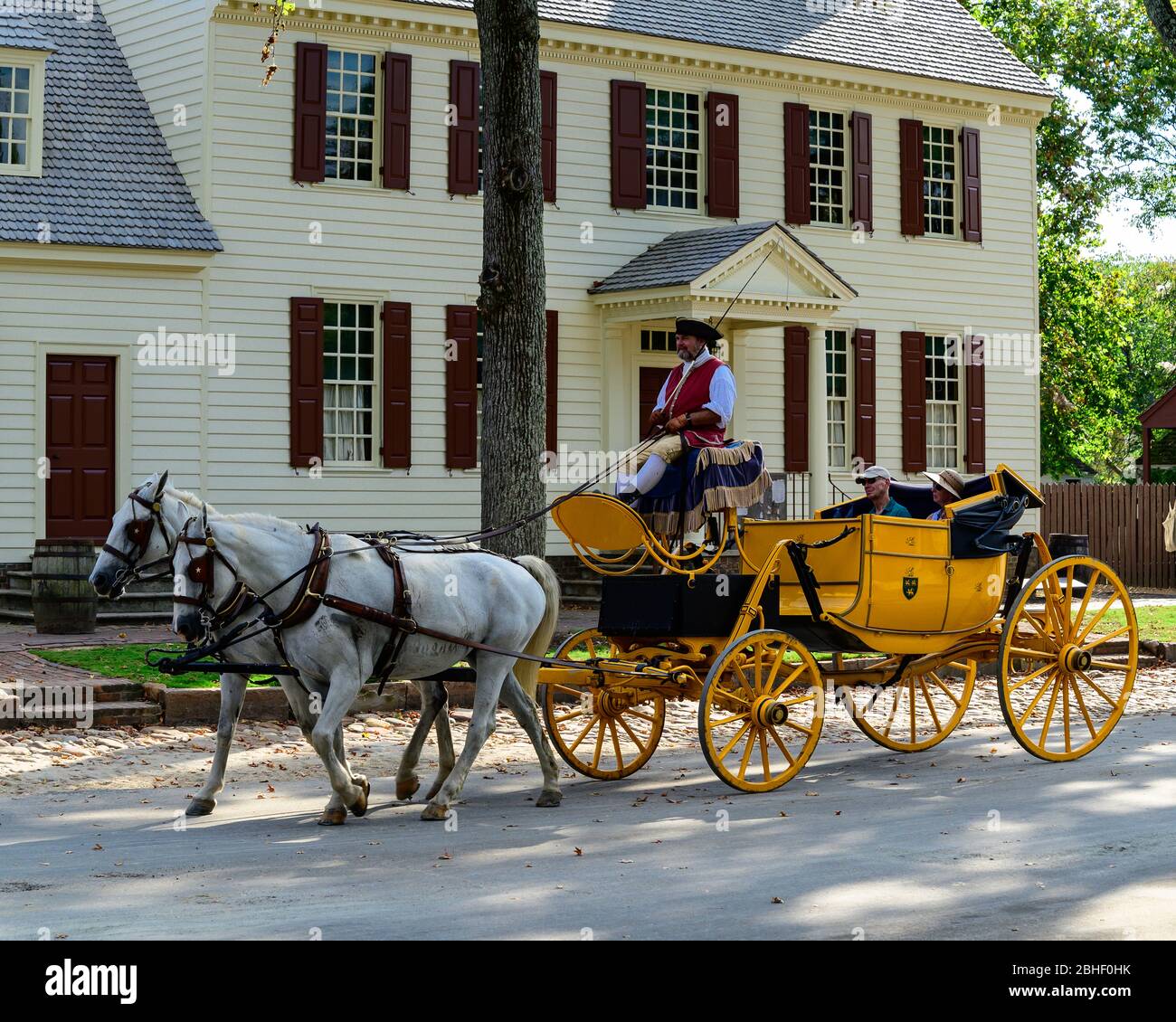 Horse drawn carriage ride in Colonial Williamsburg Stock Photo - Alamy