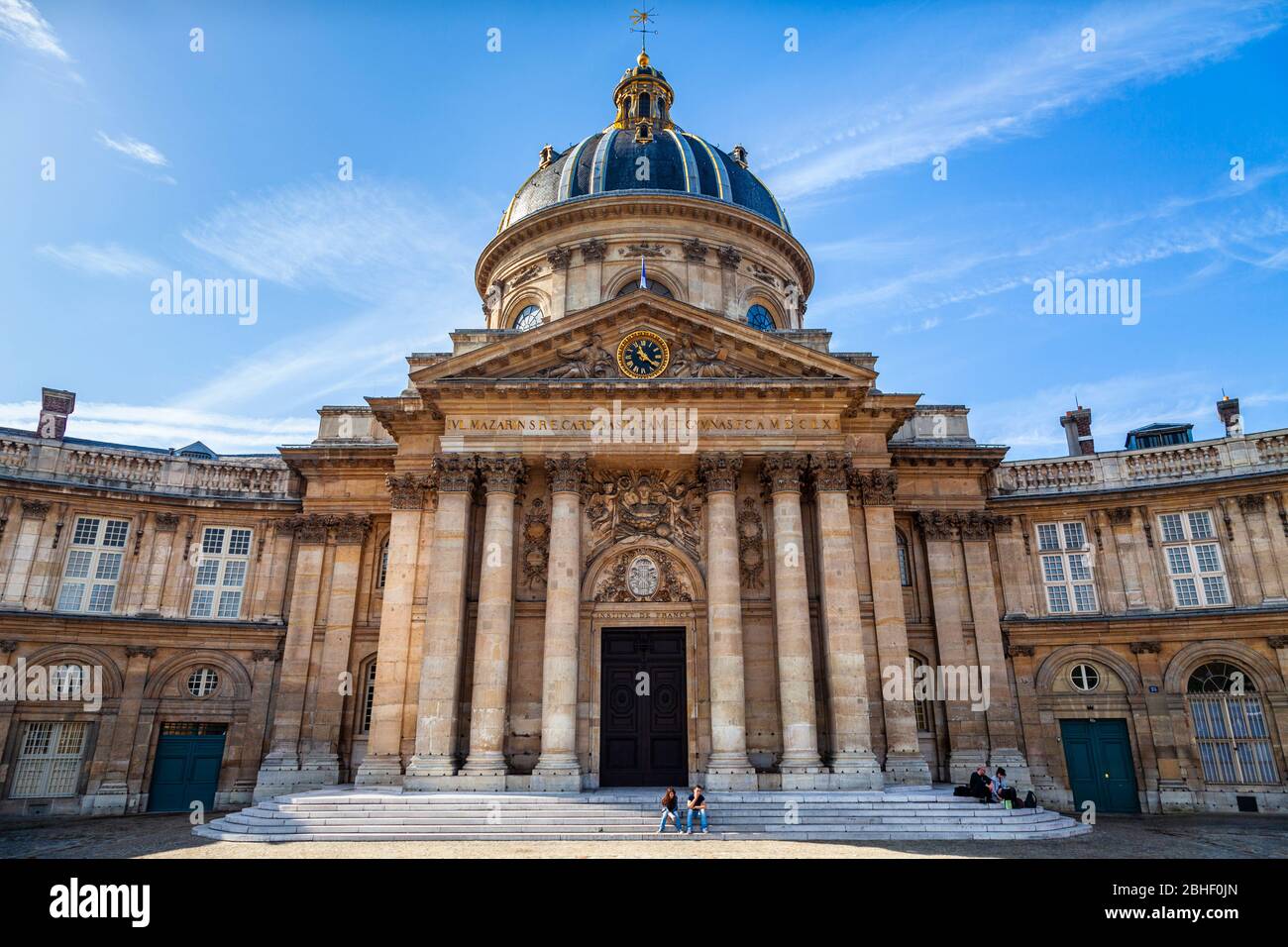 Institut de france dome hi-res stock photography and images - Alamy