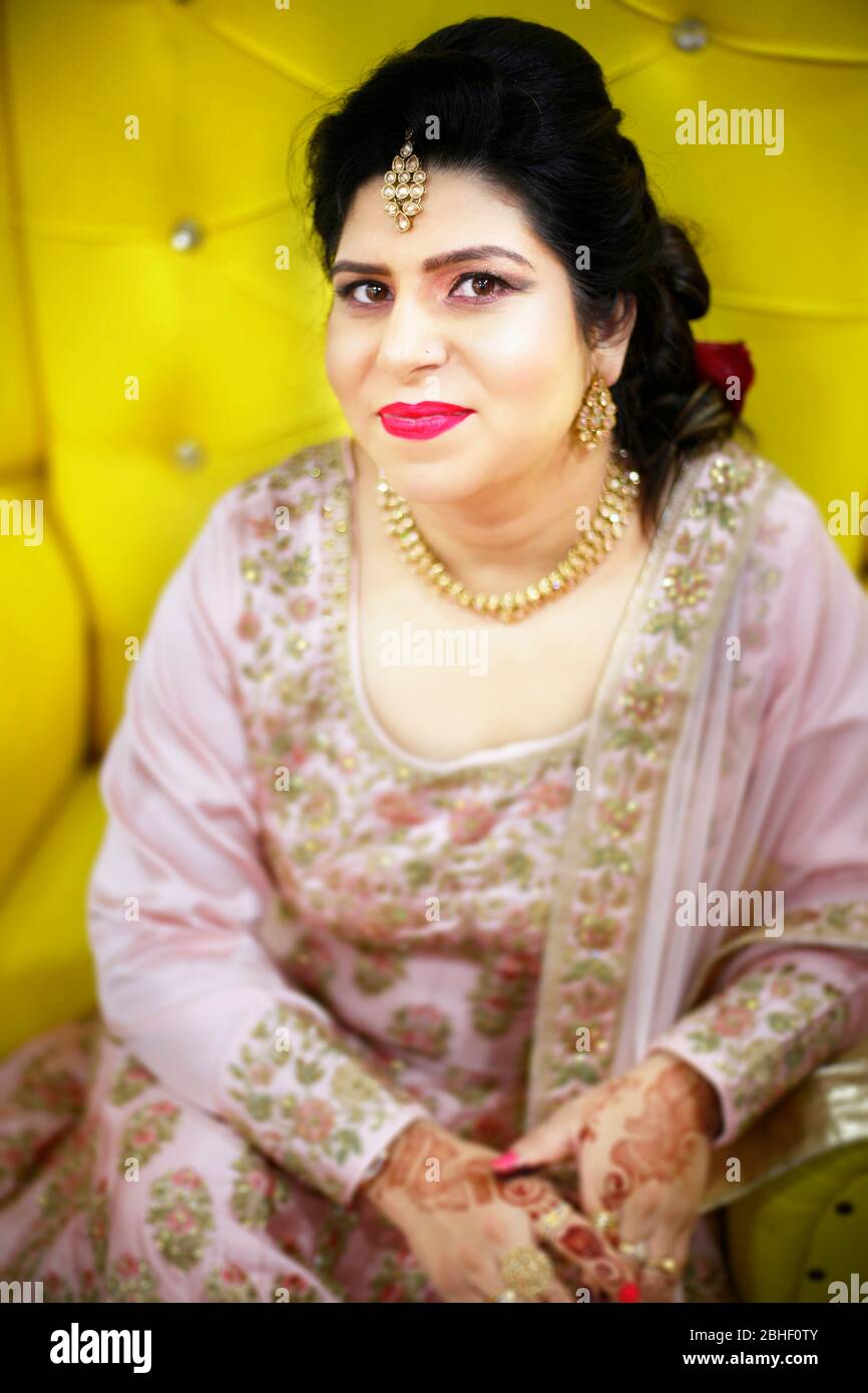 Indian wedding sofa hi-res stock photography and images - Alamy