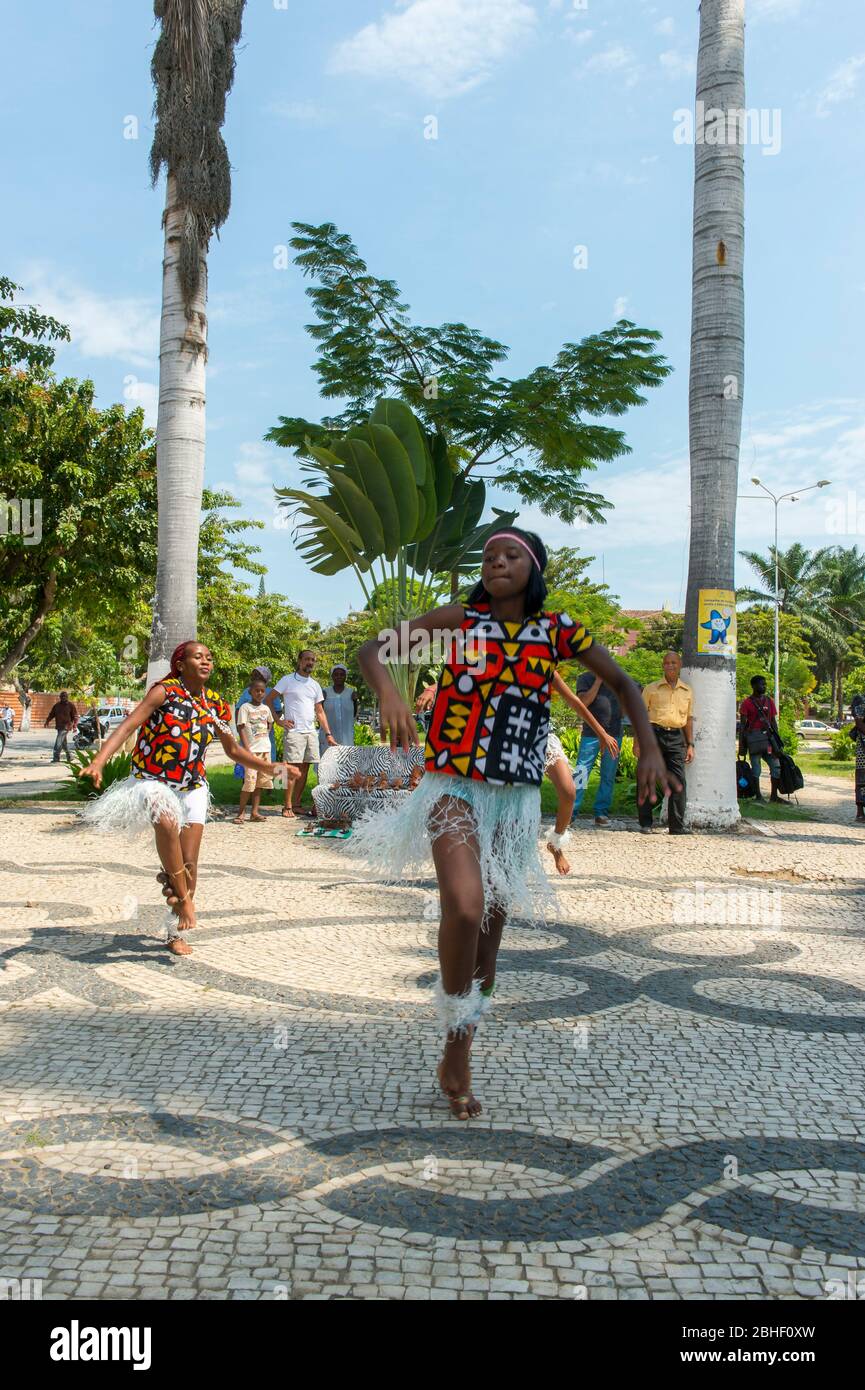 Angola dance hi-res stock photography and images - Alamy