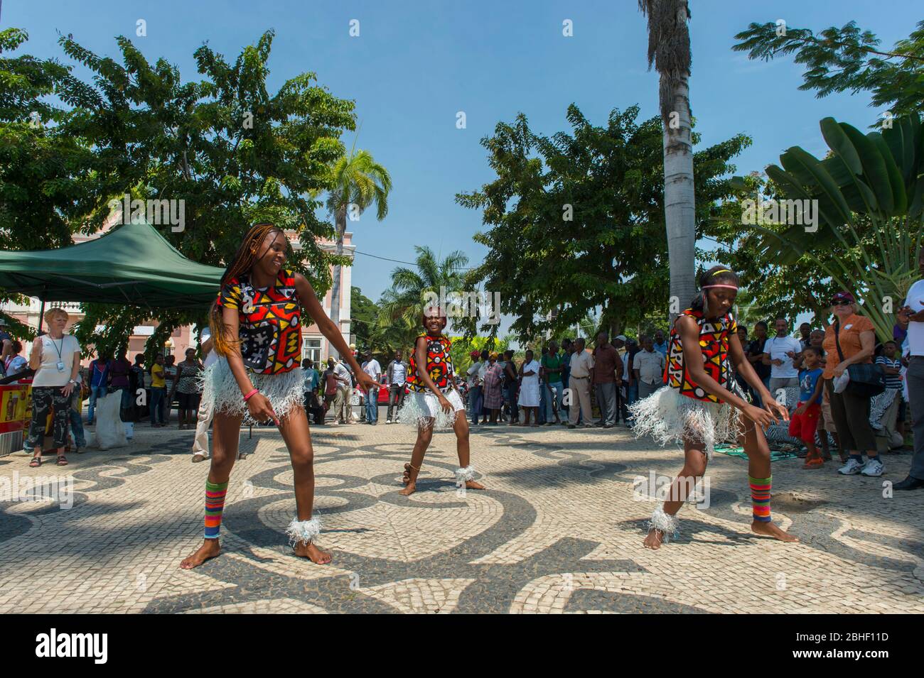 Angola dance hi-res stock photography and images - Alamy
