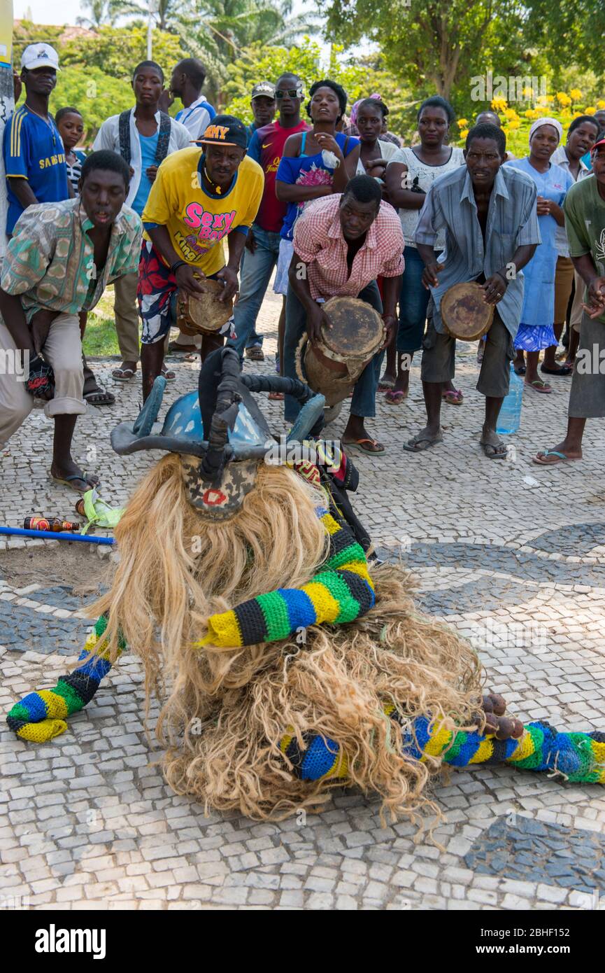 Angola dance hi-res stock photography and images - Alamy