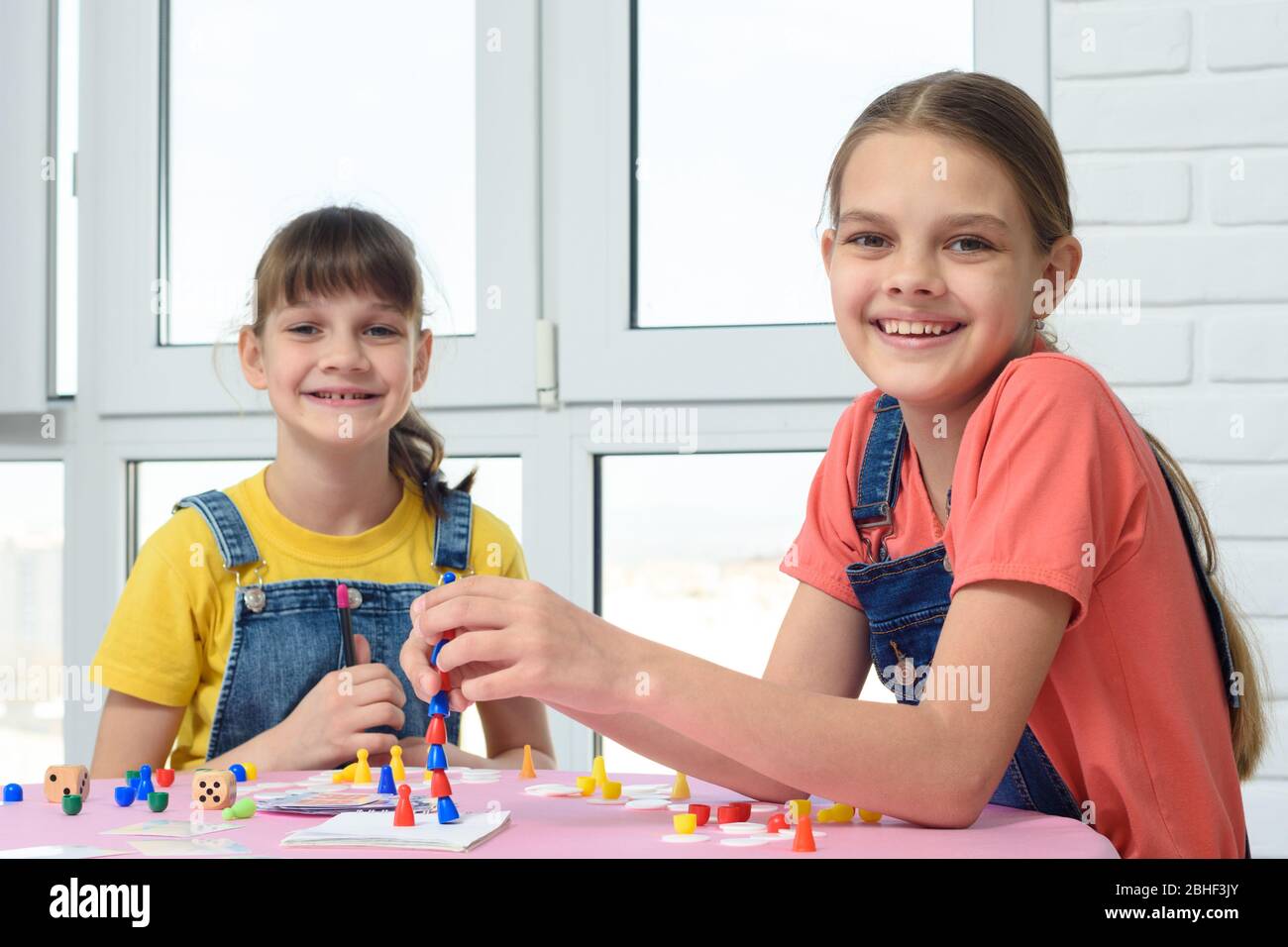 Two girls play cards hi-res stock photography and images - Alamy