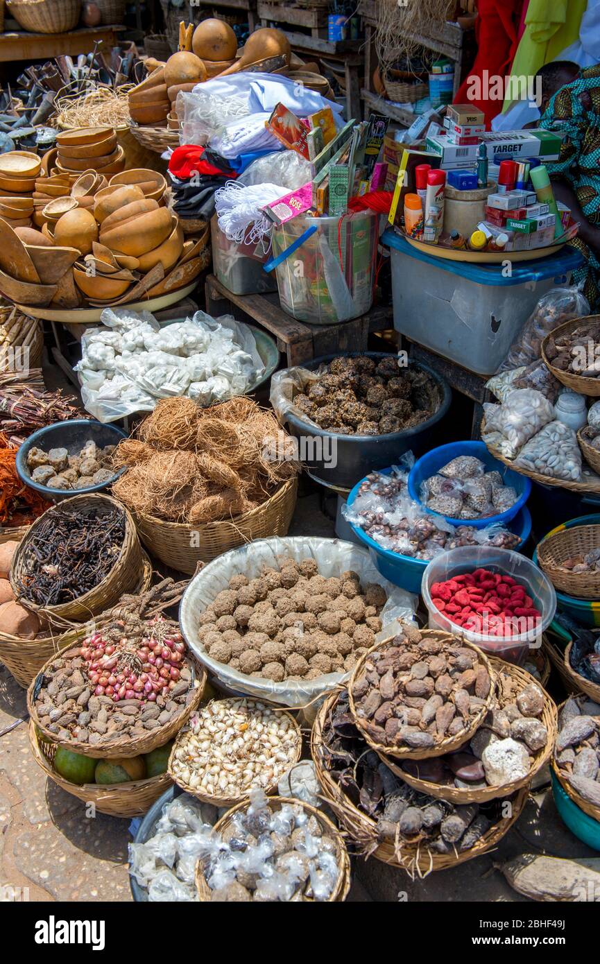Benin city market hi-res stock photography and images - Alamy