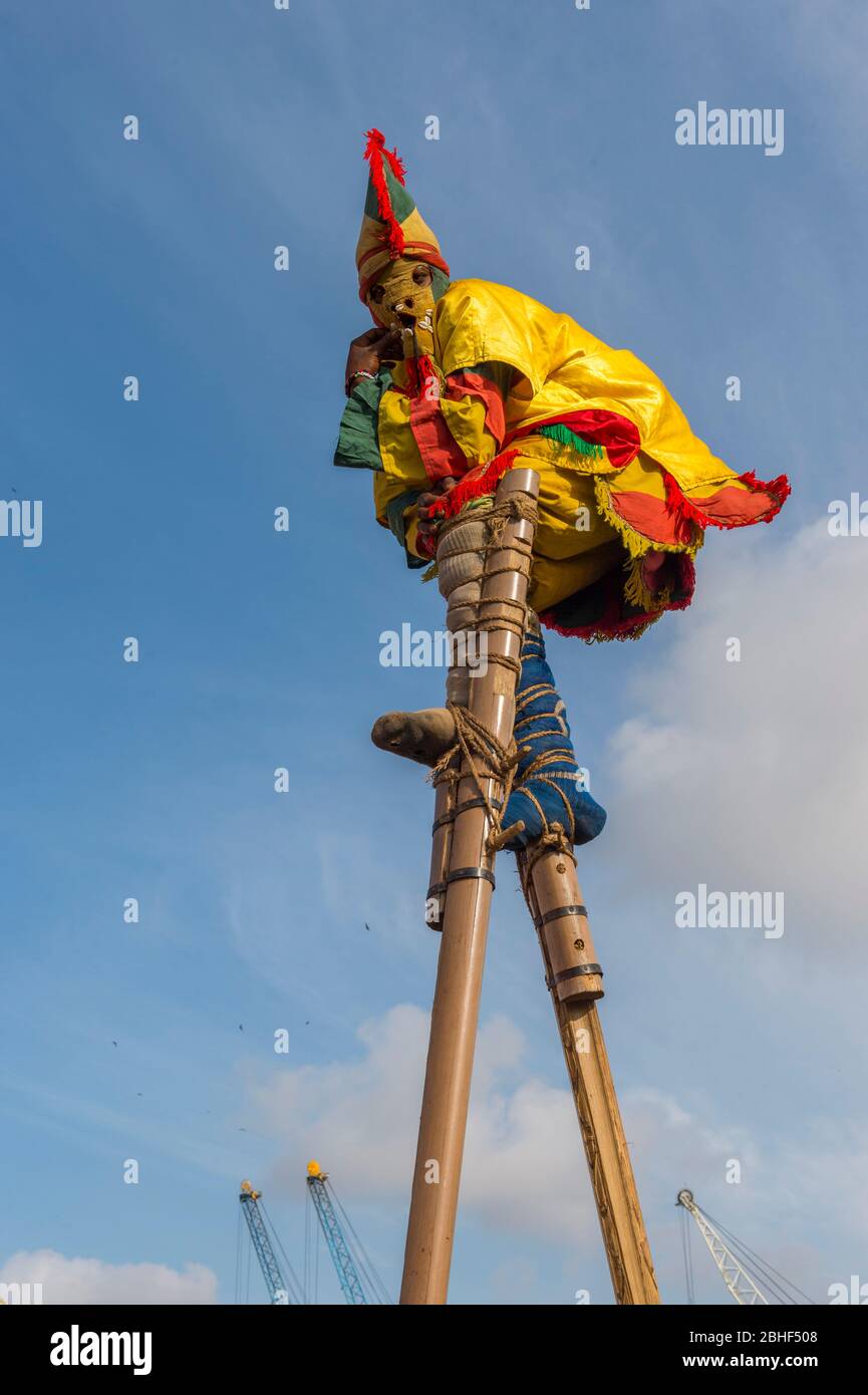 Dancers stilts africa african hi-res stock photography and images - Alamy