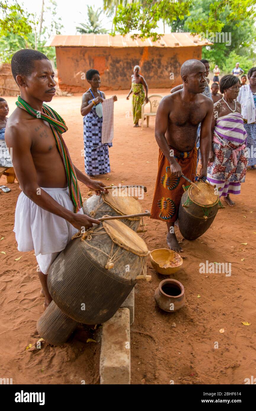 Ewe tribe drums hi-res stock photography and images - Alamy