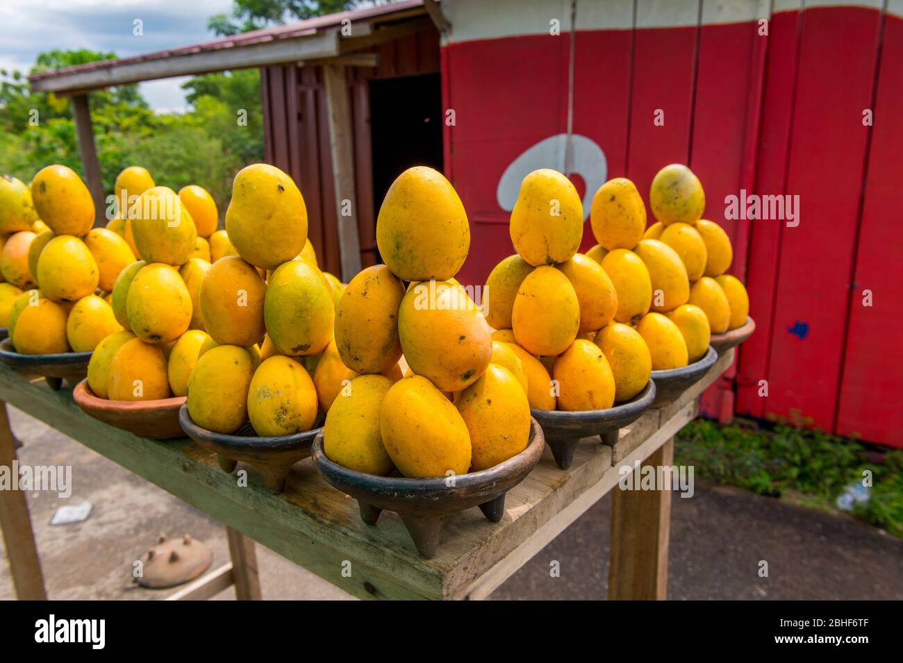 African road, accra, ghana hi-res stock photography and images - Alamy