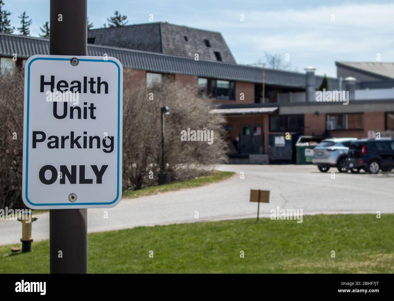 Signage announcing Health Unit Parking Only at the nursing home Stock ...