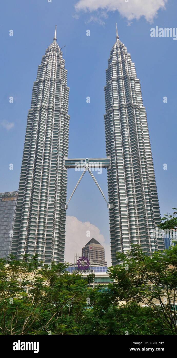 Entrance of petronas twin towers hi-res stock photography and images ...