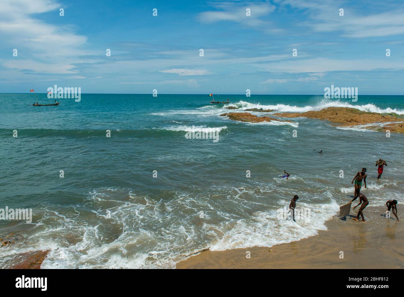 Elmina castle view beach hi-res stock photography and images - Alamy