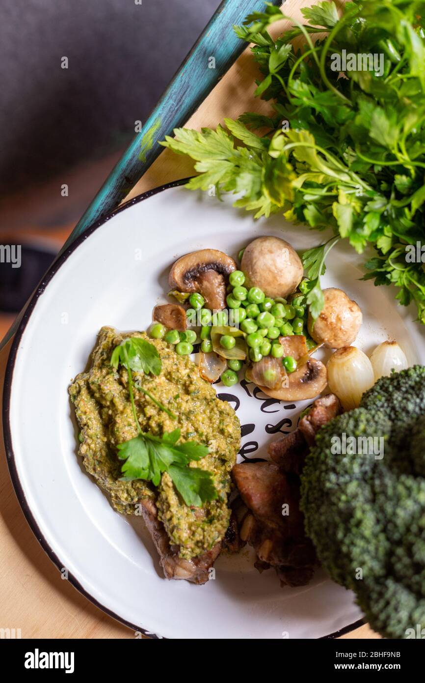 Plate full of fruit and vegetables hi-res stock photography and images ...