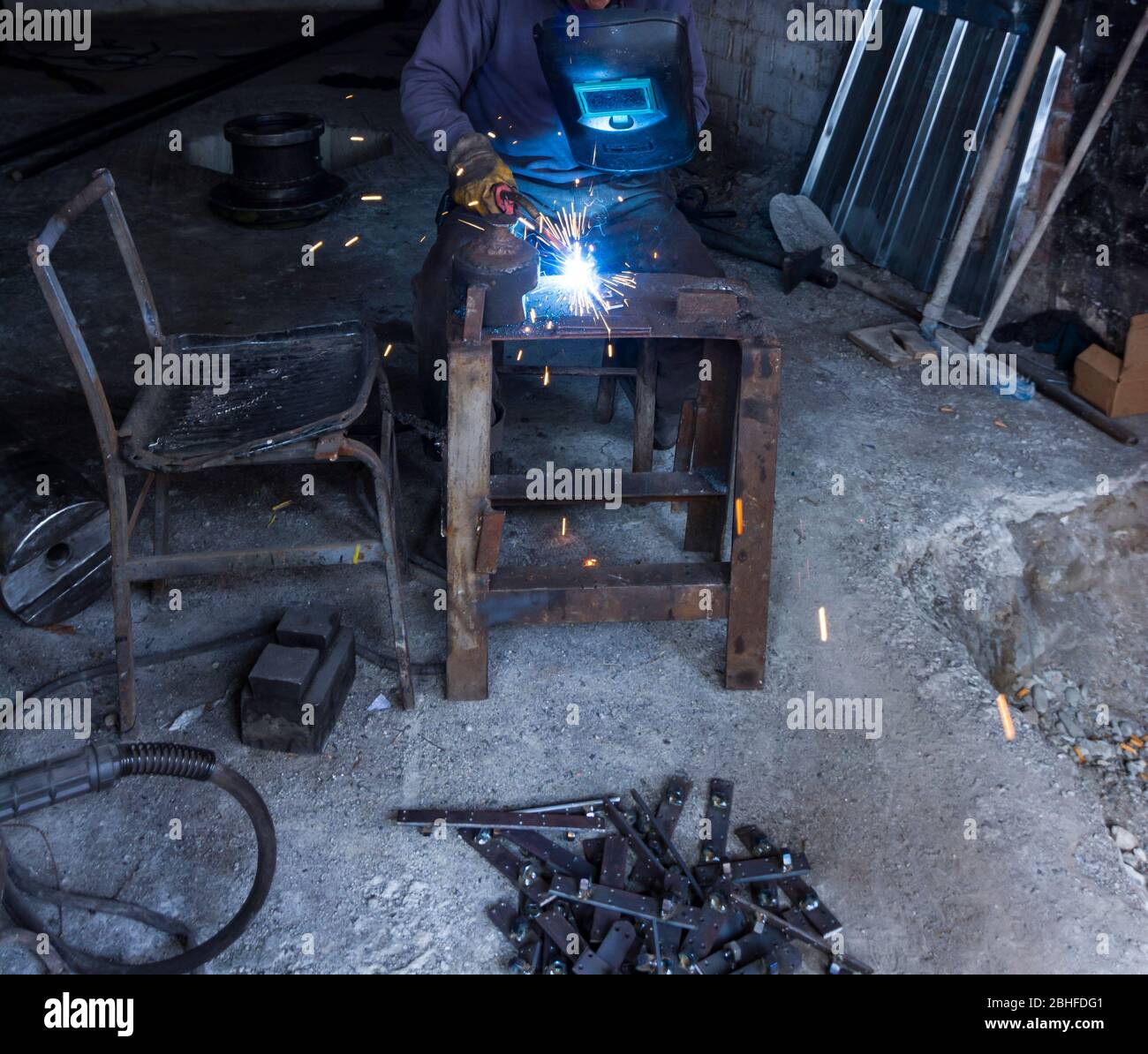 Iron welding hi-res stock photography and images - Alamy