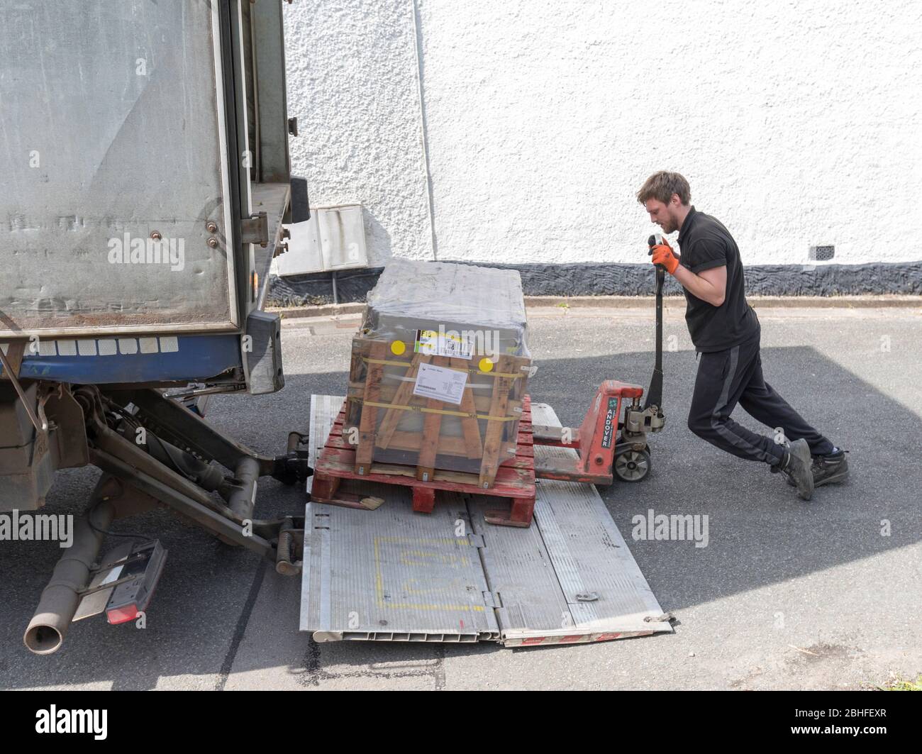 Taking palette off a lorry using a pump flatbed, first patio stone ...