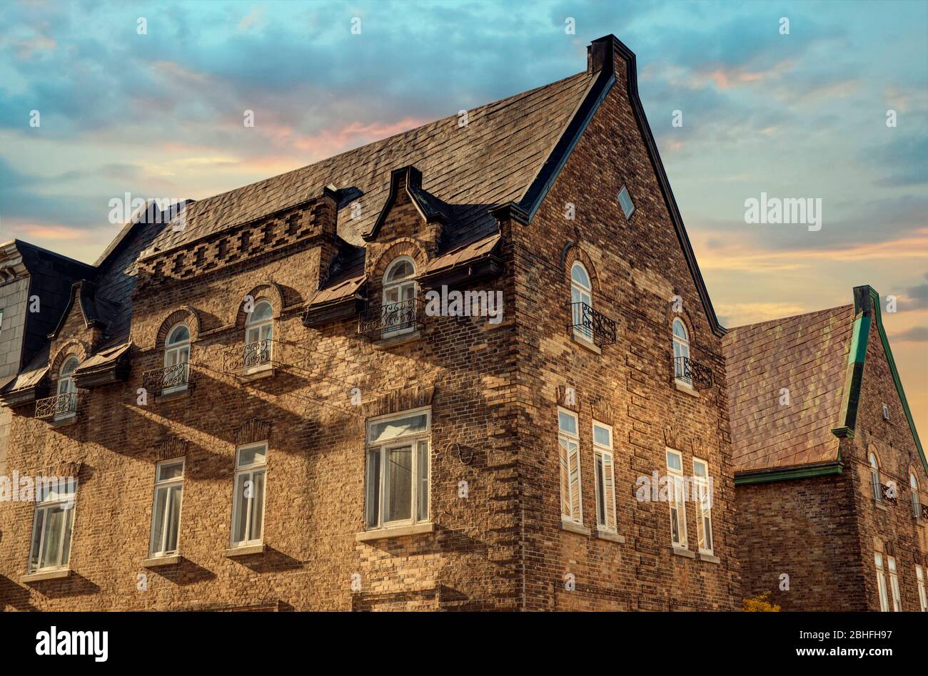 Old buildings in quebec city hi-res stock photography and images - Alamy