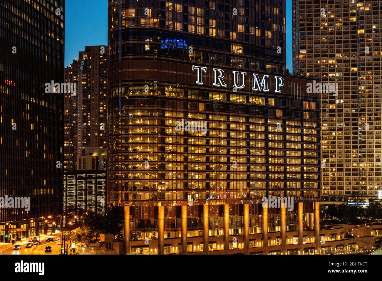Trump Tower skyscraper in downtown Chicago along the river at night ...