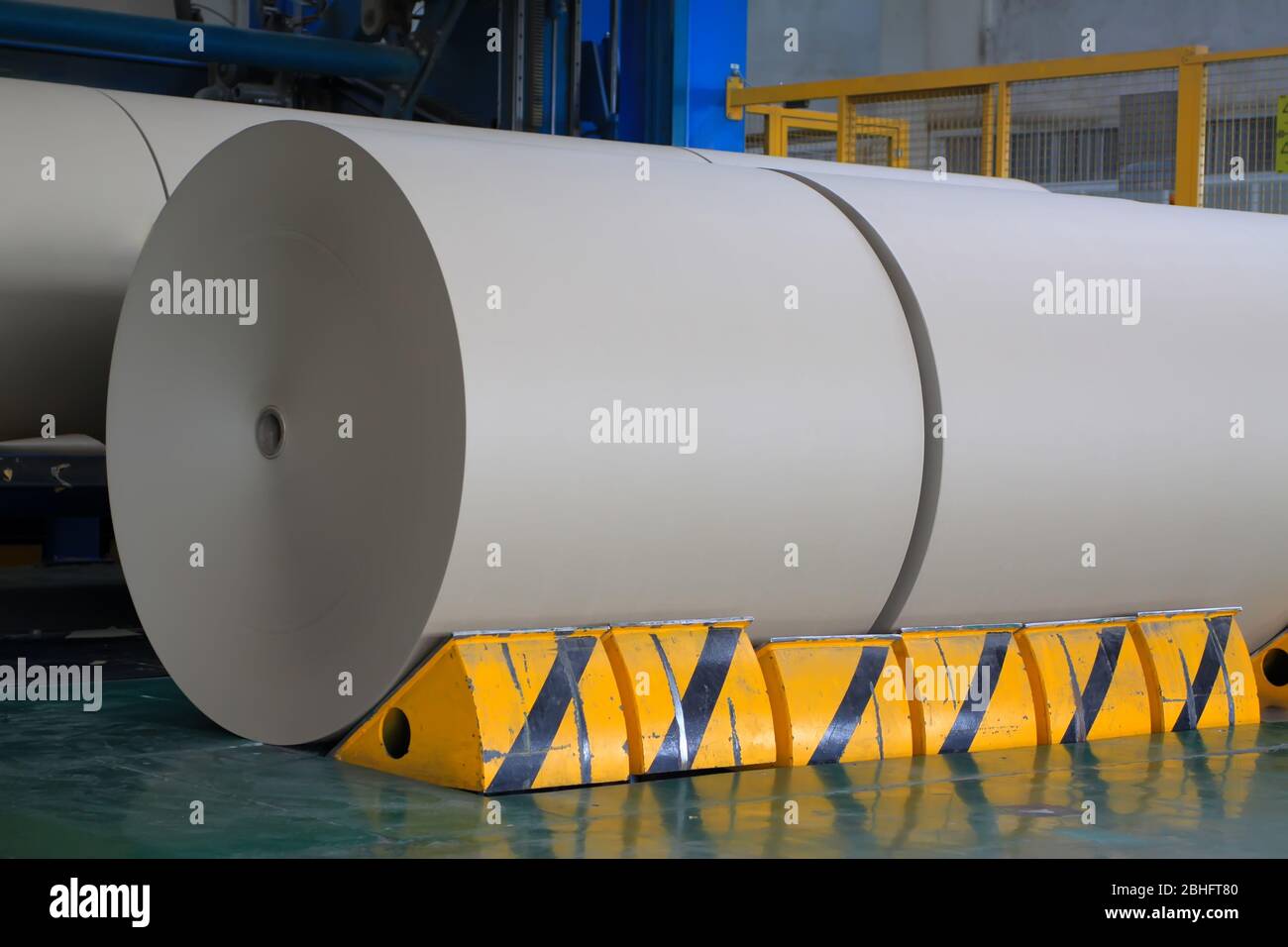 closeup of kraft paper roll in the production line Stock Photo - Alamy