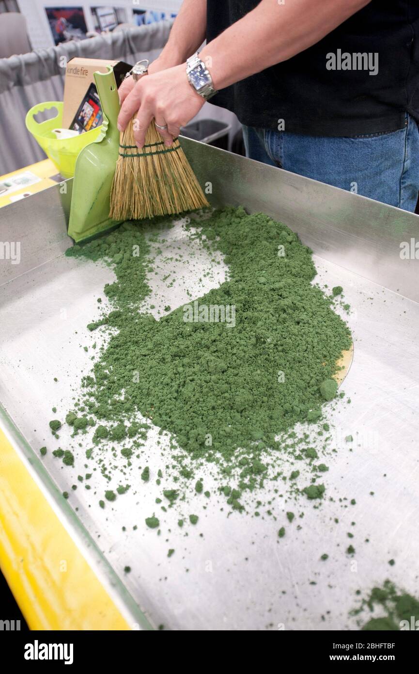 Absorbing chemical waste hi-res stock photography and images - Alamy