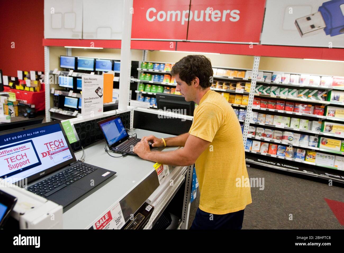 Austin Texas USA, August 2012: 18-year-old college freshman shops for ...