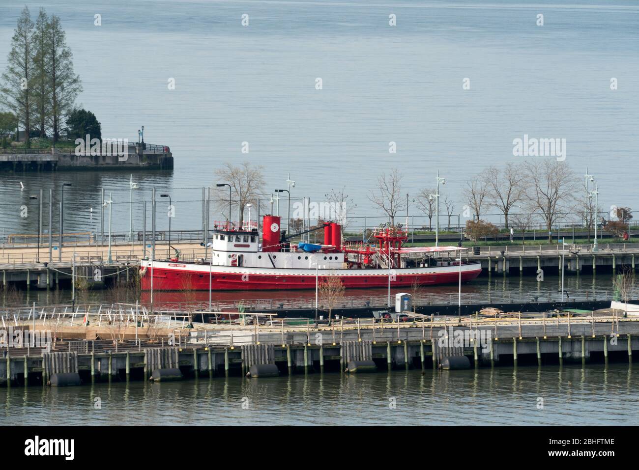 Fireboat new york hi-res stock photography and images - Alamy