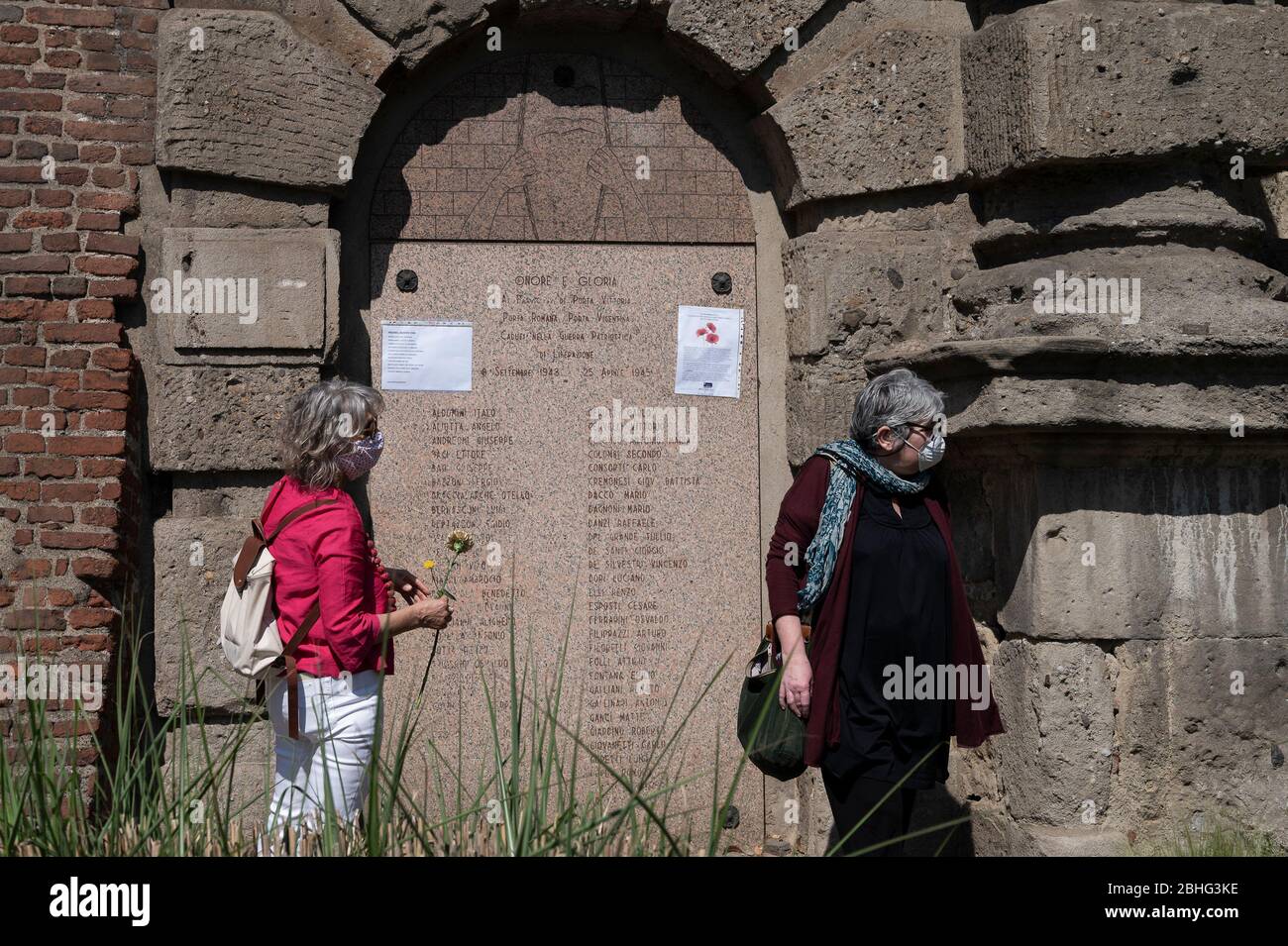 Women of the italian resistance hi-res stock photography and images - Alamy