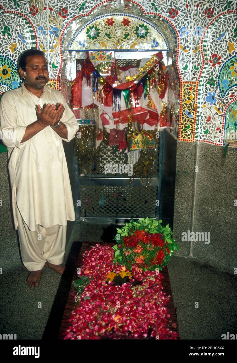 Sufi mystic pakistan hi-res stock photography and images - Alamy