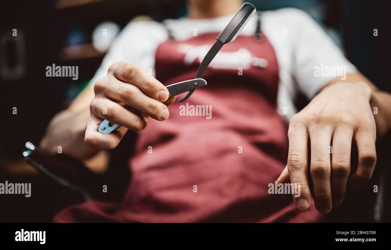 Hands straight razor hairdresser in hi-res stock photography and images ...