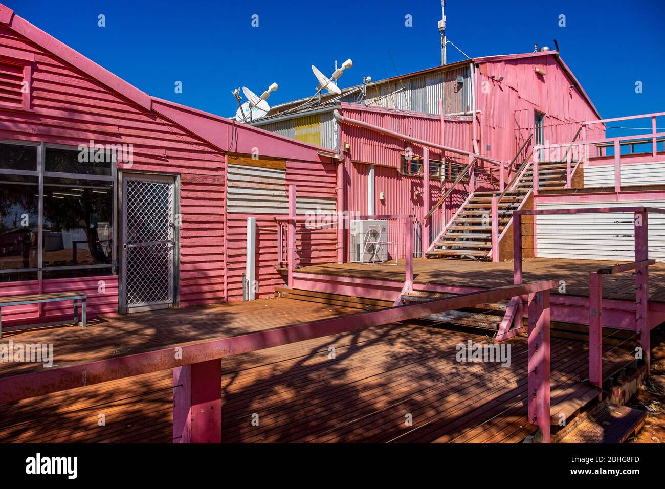 Pink Roadhouse Oodnadatta, grocery store in the middle of desert ...