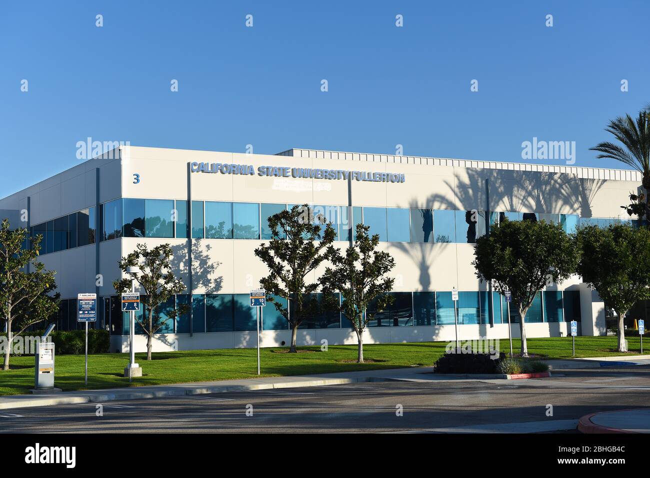 IRVINE, CALIFORNIA - 25 APRIL 2020: Tthe Irvine campus of the ...