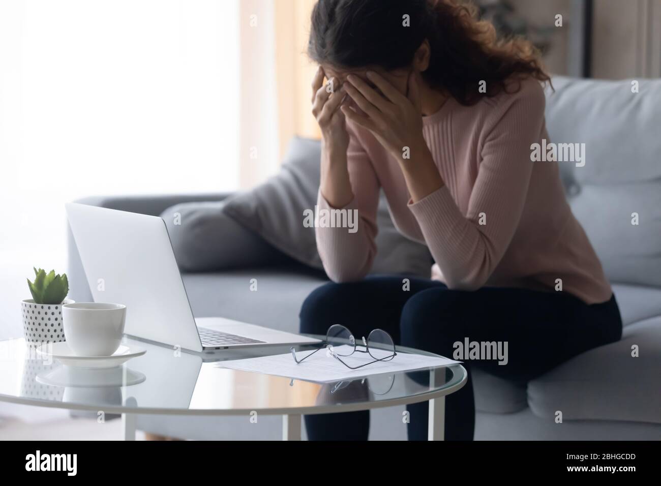 Stressed business woman and computer hi-res stock photography and ...