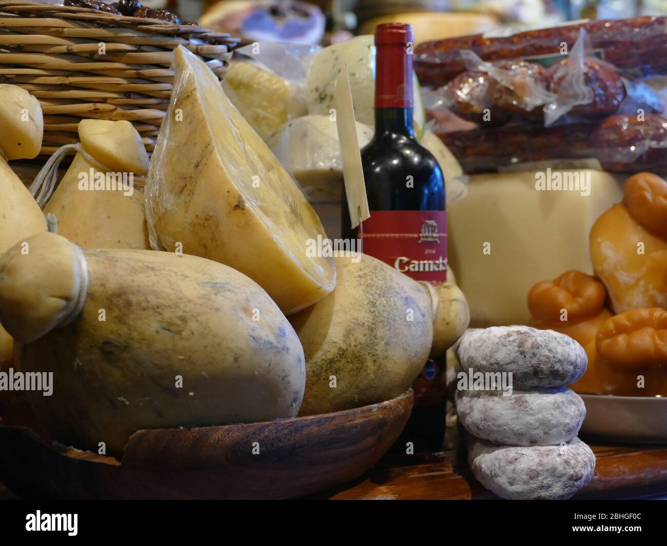 Italian deli display hi-res stock photography and images - Alamy