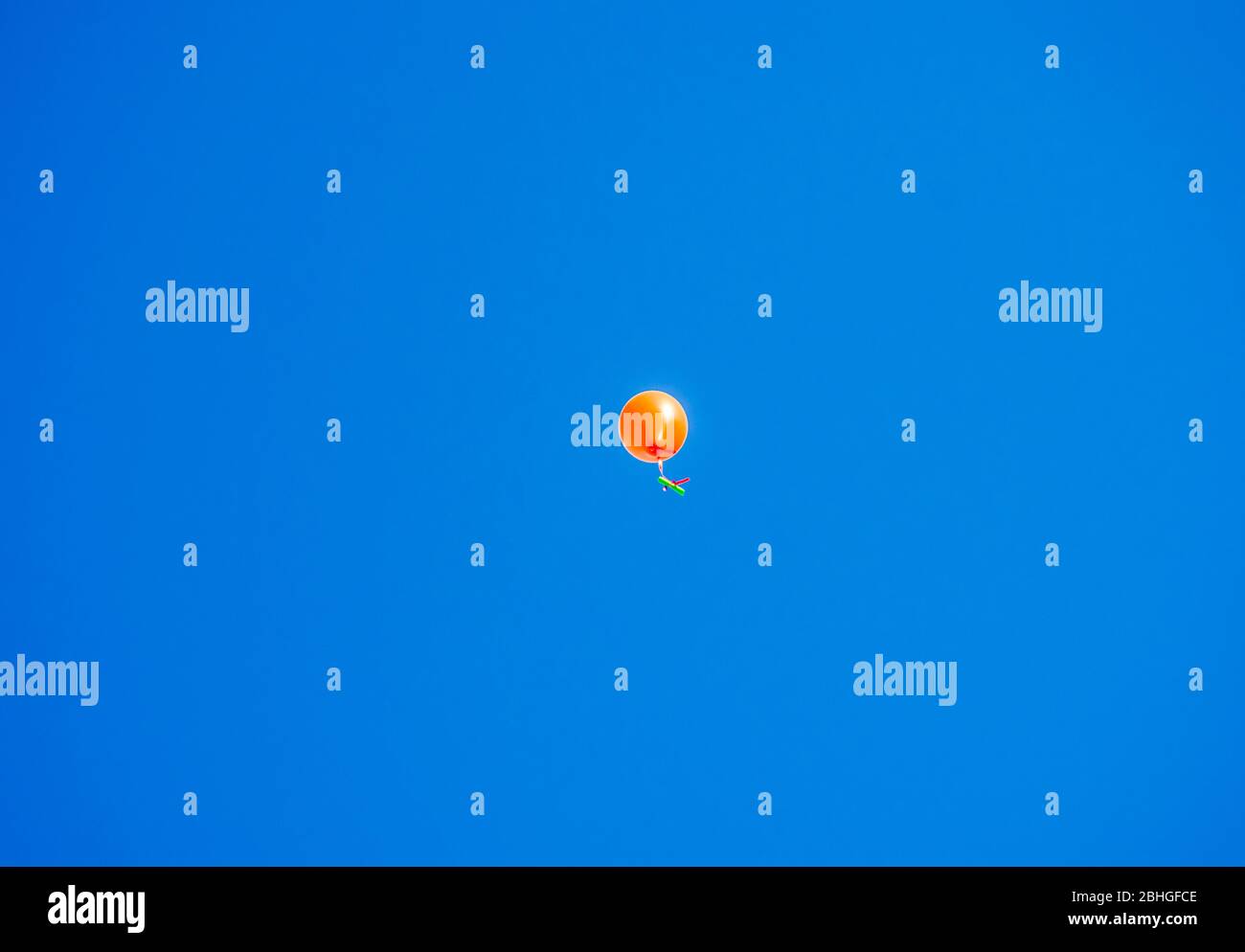 Red balloon message in sky hi-res stock photography and images - Alamy