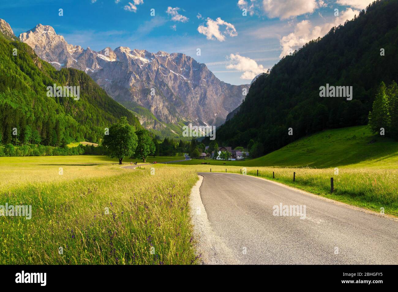 Beautiful snowy alpine scenery hi-res stock photography and images - Alamy