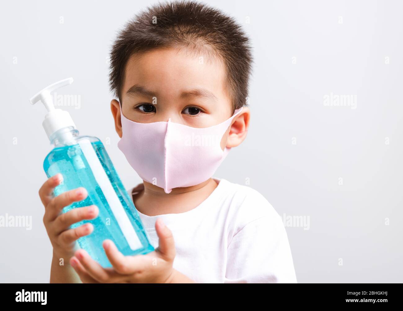 Hand sanitizer child hi-res stock photography and images - Alamy