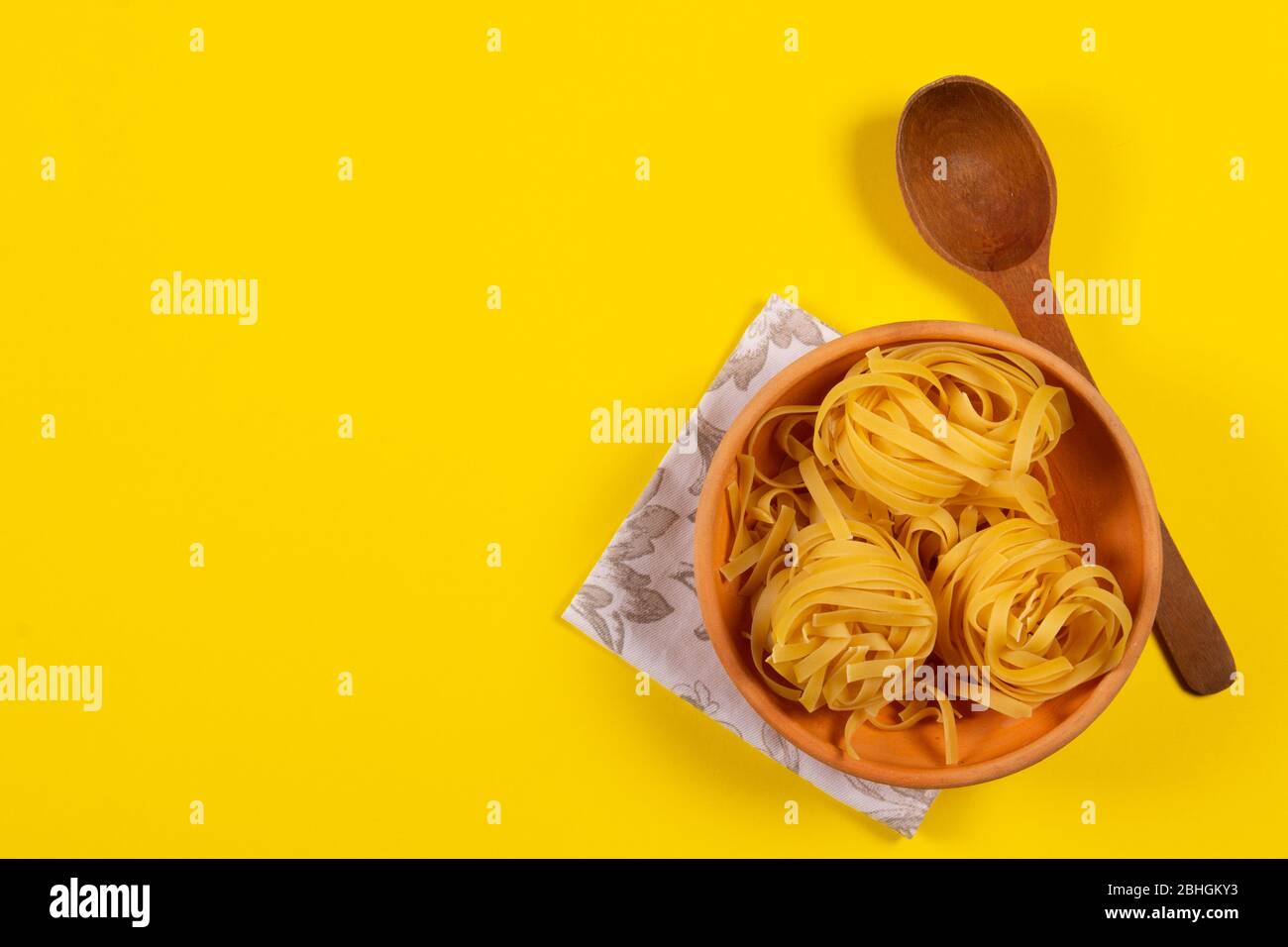 Clouse-up of dry noodles, which are ready for cooking Stock Photo - Alamy