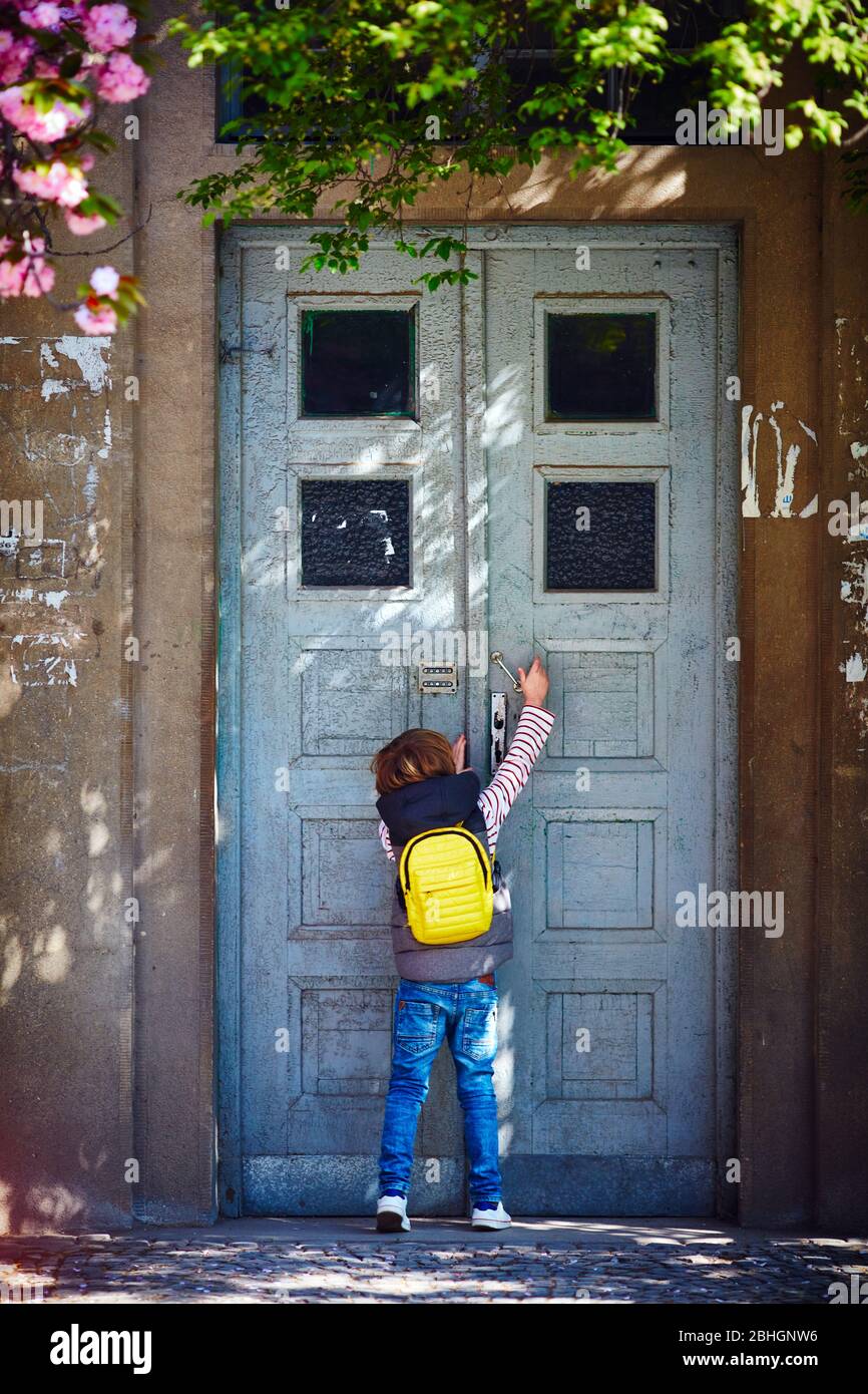 Child opening front door hi-res stock photography and images - Alamy