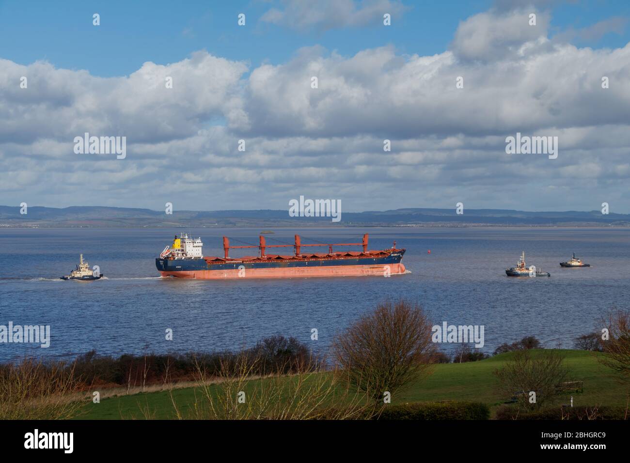 Hatch cover crane hi-res stock photography and images - Alamy