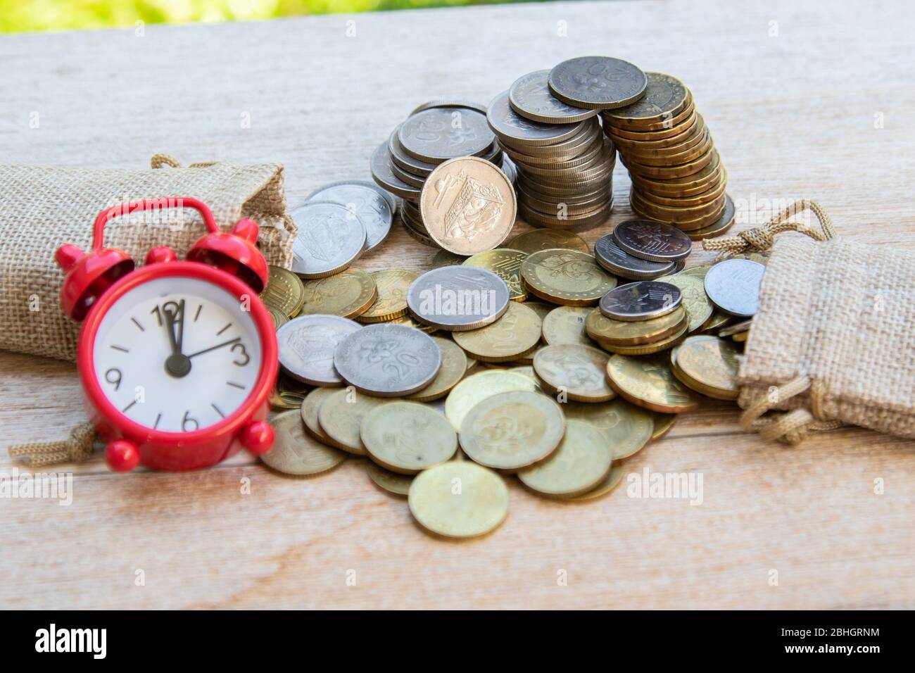 Cartoon old man treasure hi-res stock photography and images - Alamy