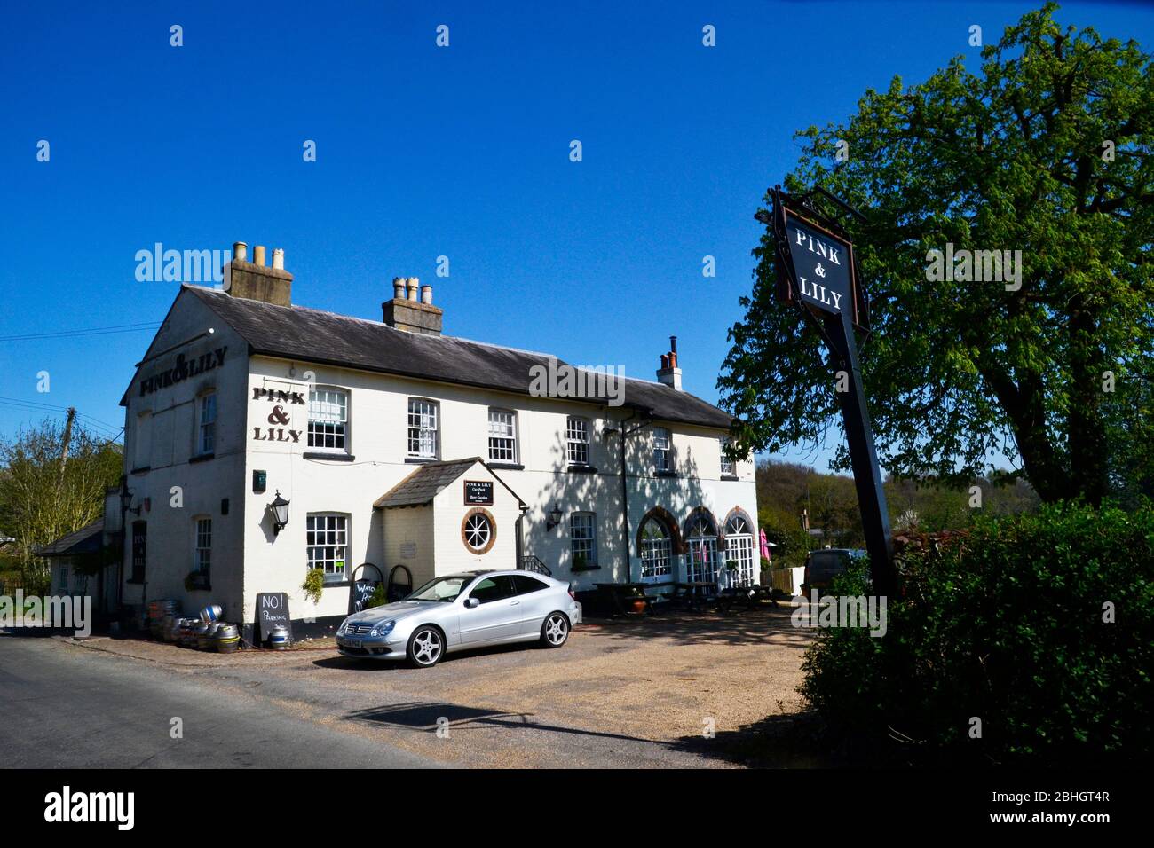 Pink pub hi-res stock photography and images - Alamy