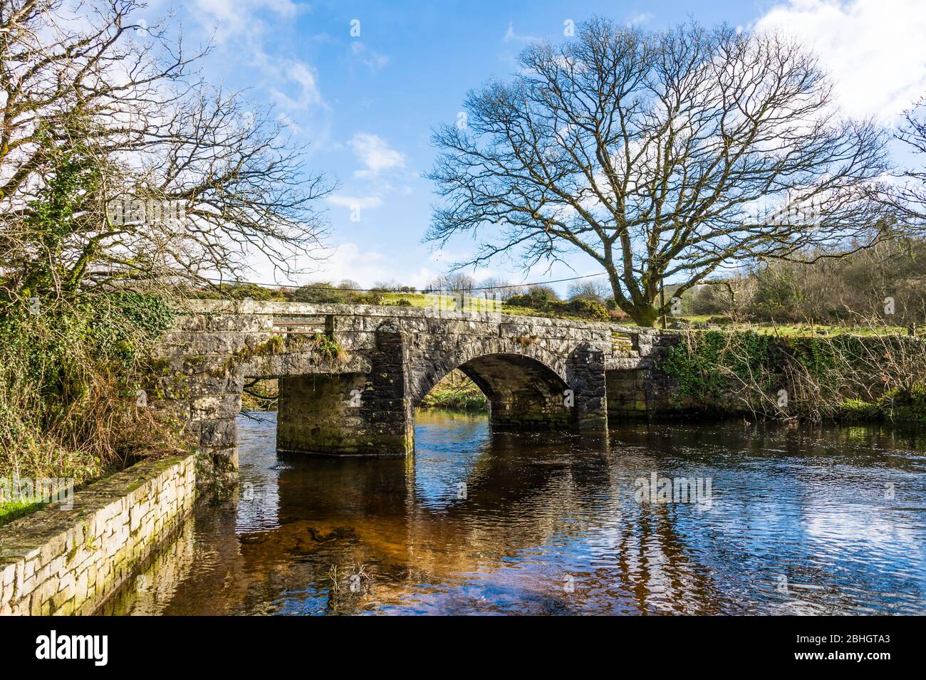 Hill Bridge on the River Tavy, Dartmoor National Park, Devon, England ...