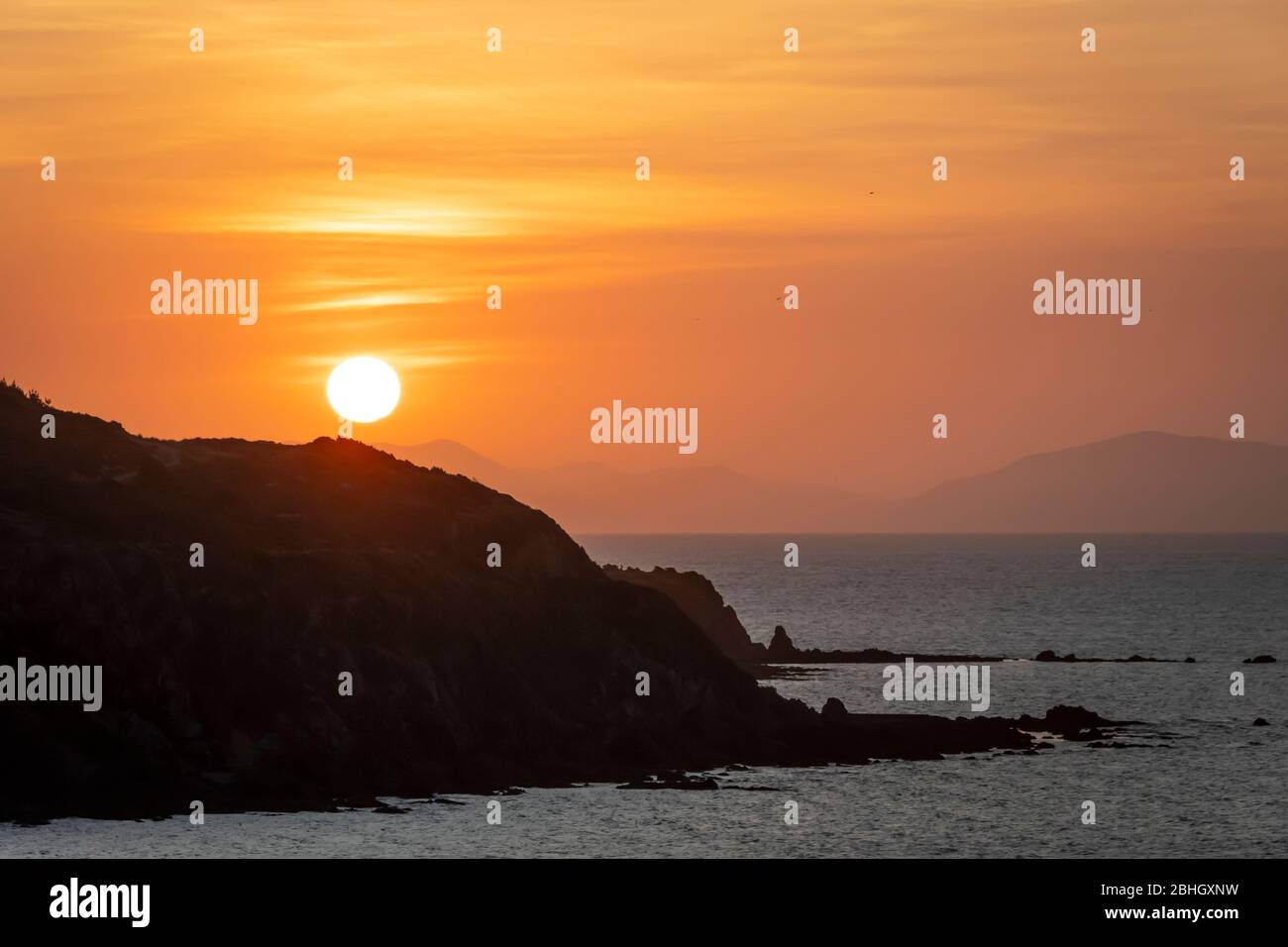 Sunset coloured by smoke from bush fires in Australia, Titahi Bay ...