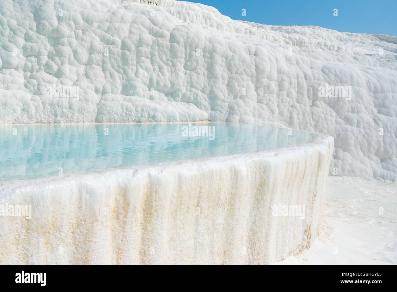 Beautiful white Travertine terrace with turquoise water in Pamukkale ...