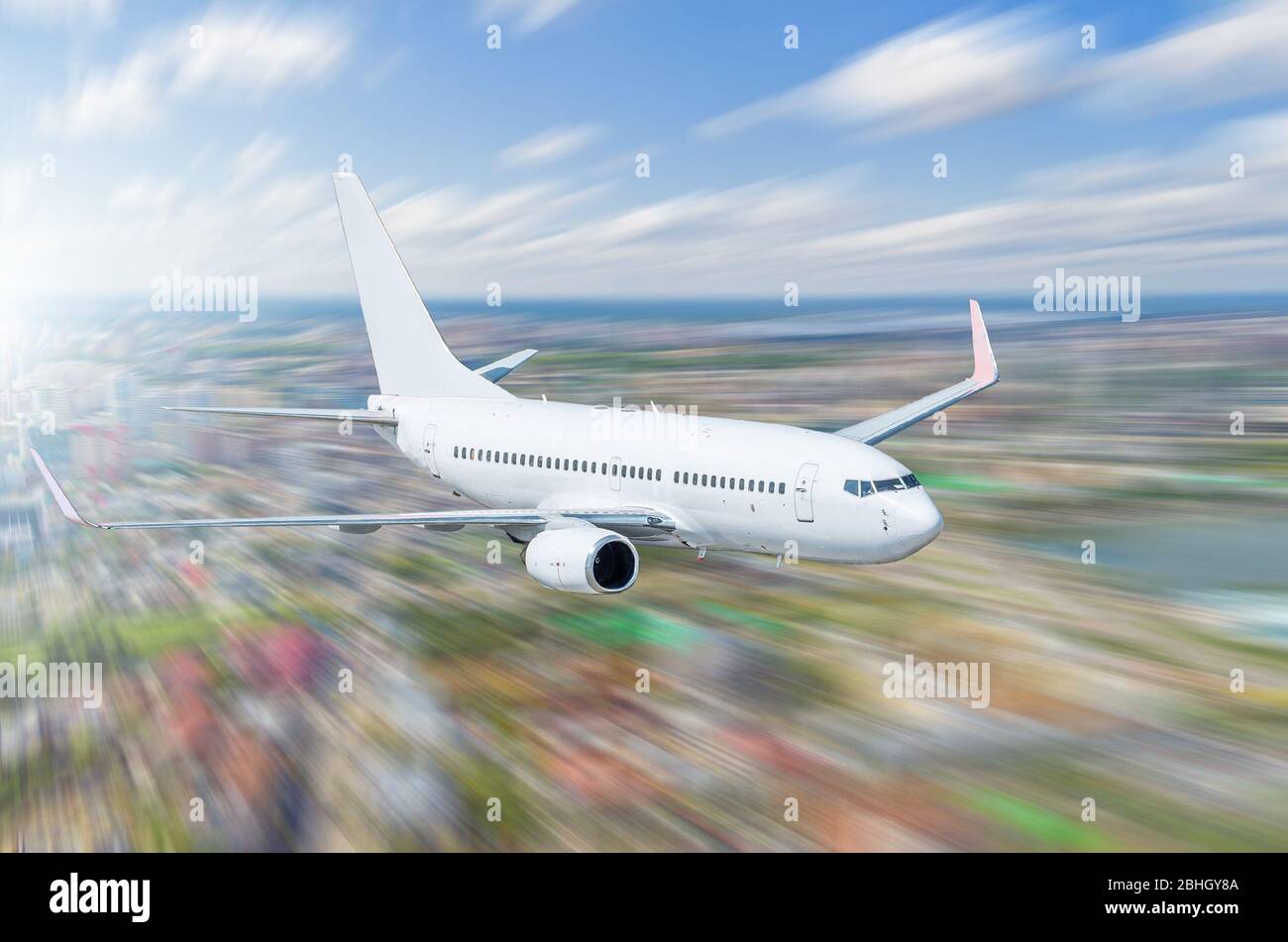 Commercial jet plane over city hi-res stock photography and images - Alamy