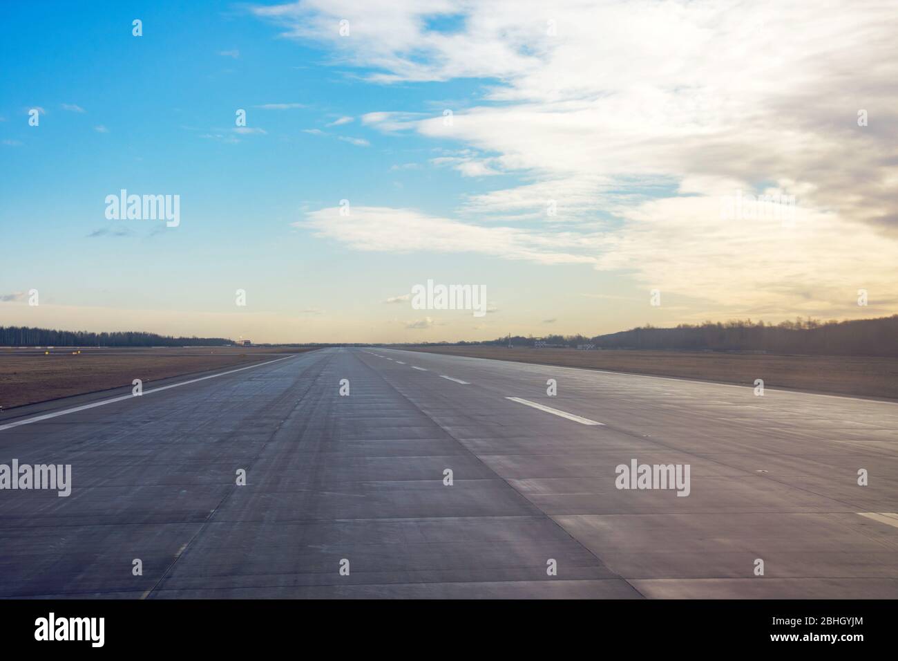 Free for take off and landing runway at the airport Stock Photo - Alamy