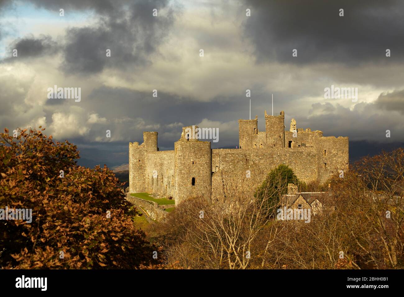 Harlech castle in Snowdonia national park Stock Photo - Alamy