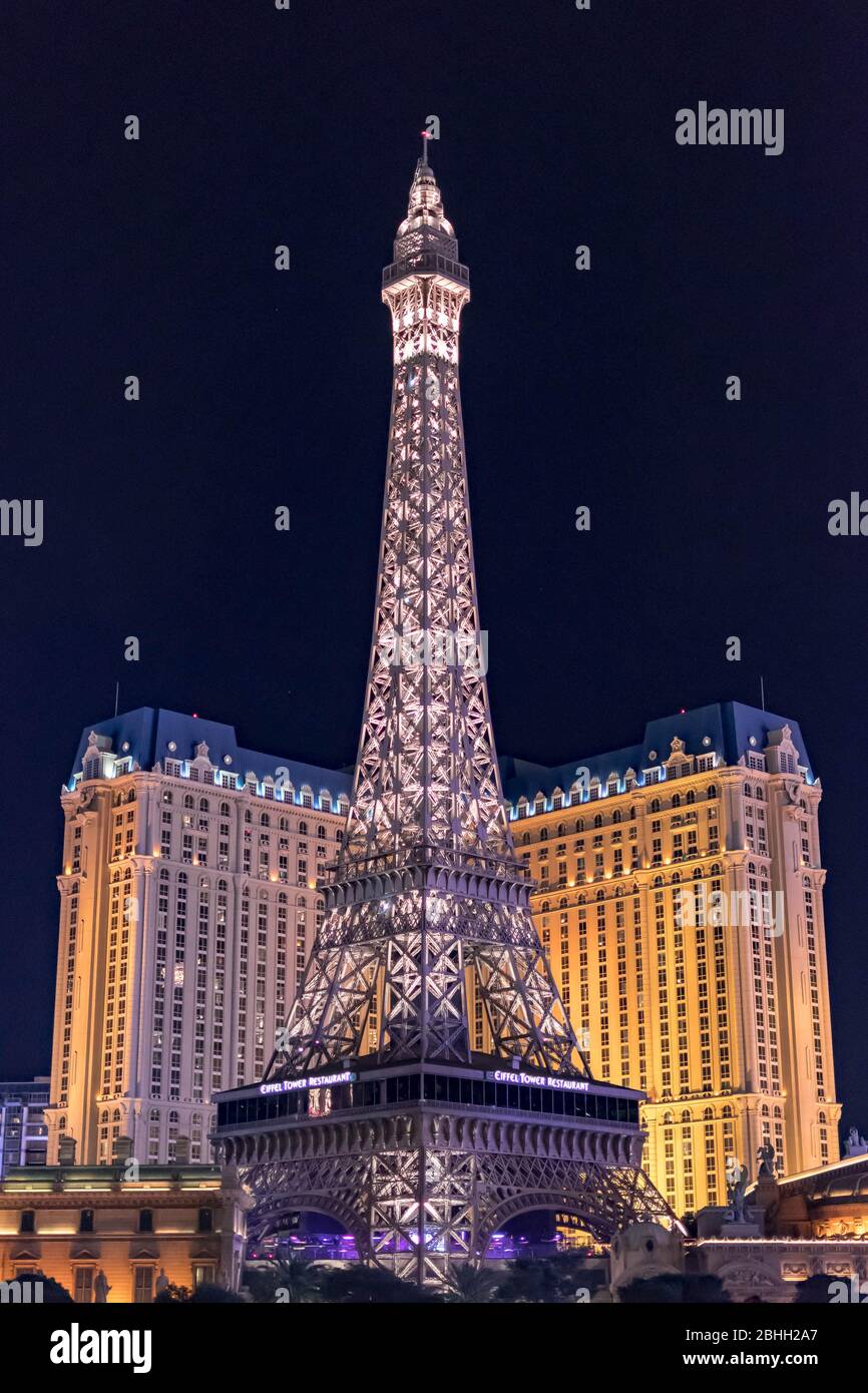 Eiffel tower restaurant hi-res stock photography and images - Alamy