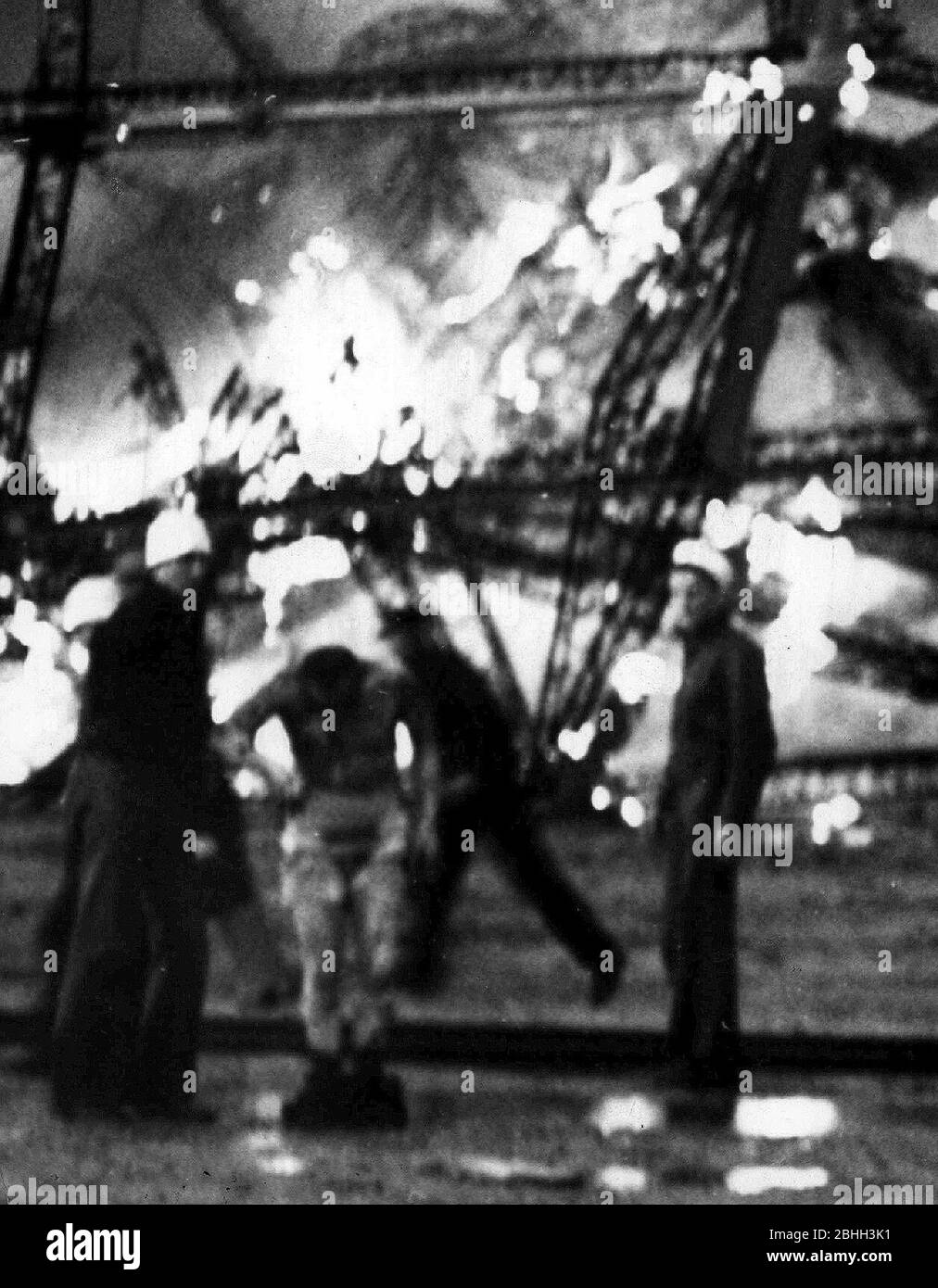 Hindenburg disaster may 1937 german hi-res stock photography and images ...