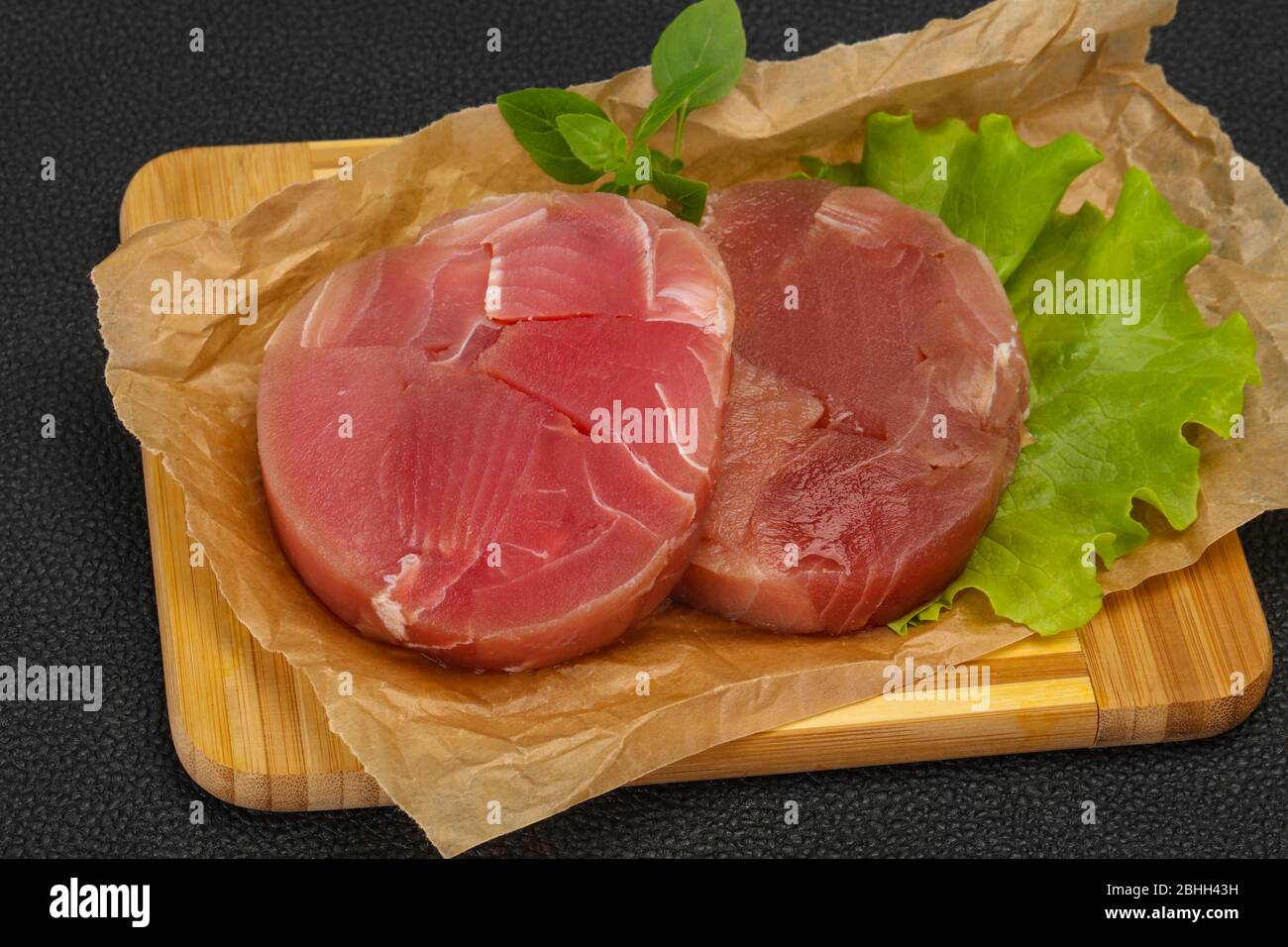 Raw tuna round steak ready for grill Stock Photo - Alamy